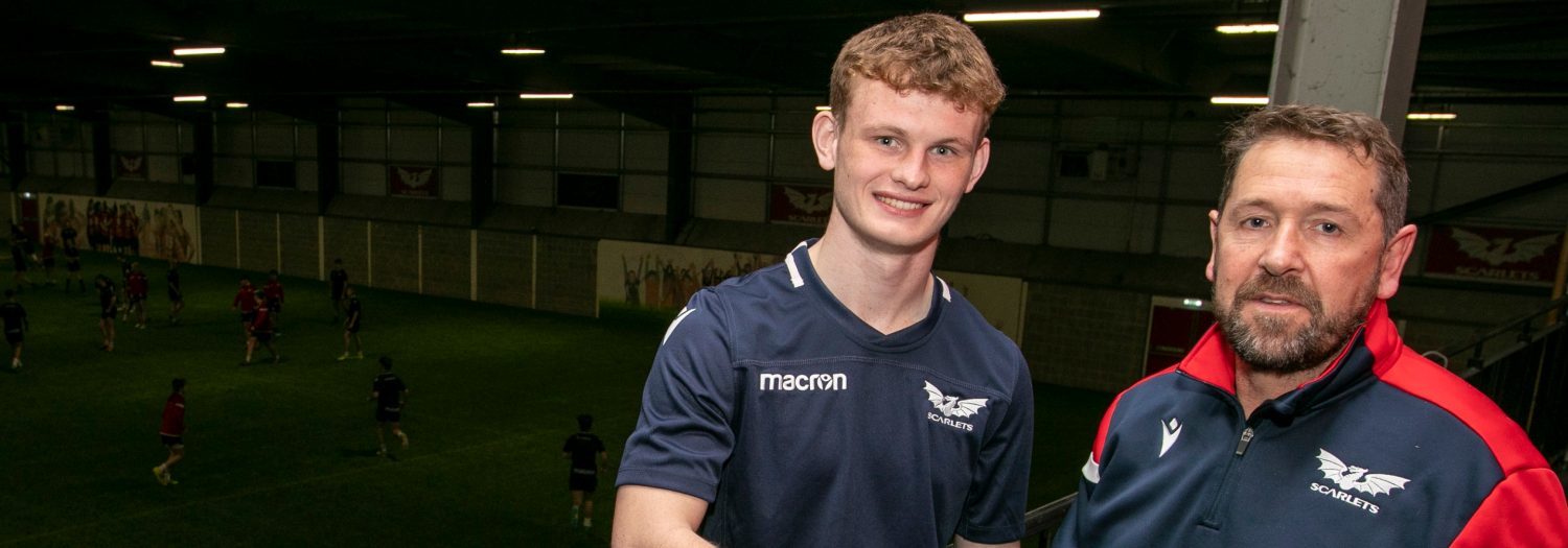 U18s fly-half Josh Phillips joins the Scarlets Academy on long-term ...