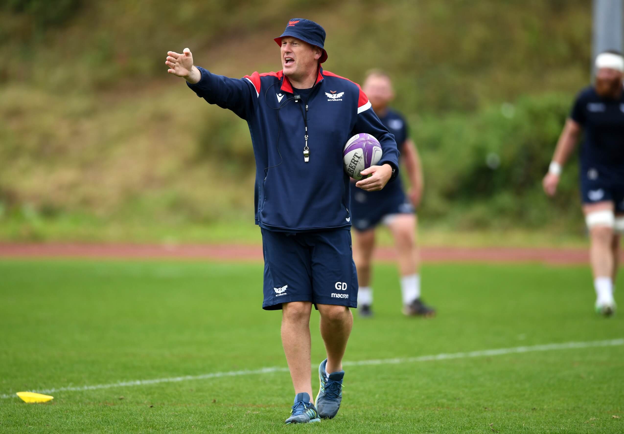 Glenn Delaney speaks to the press ahead of Bath tie - Scarlets Rugby