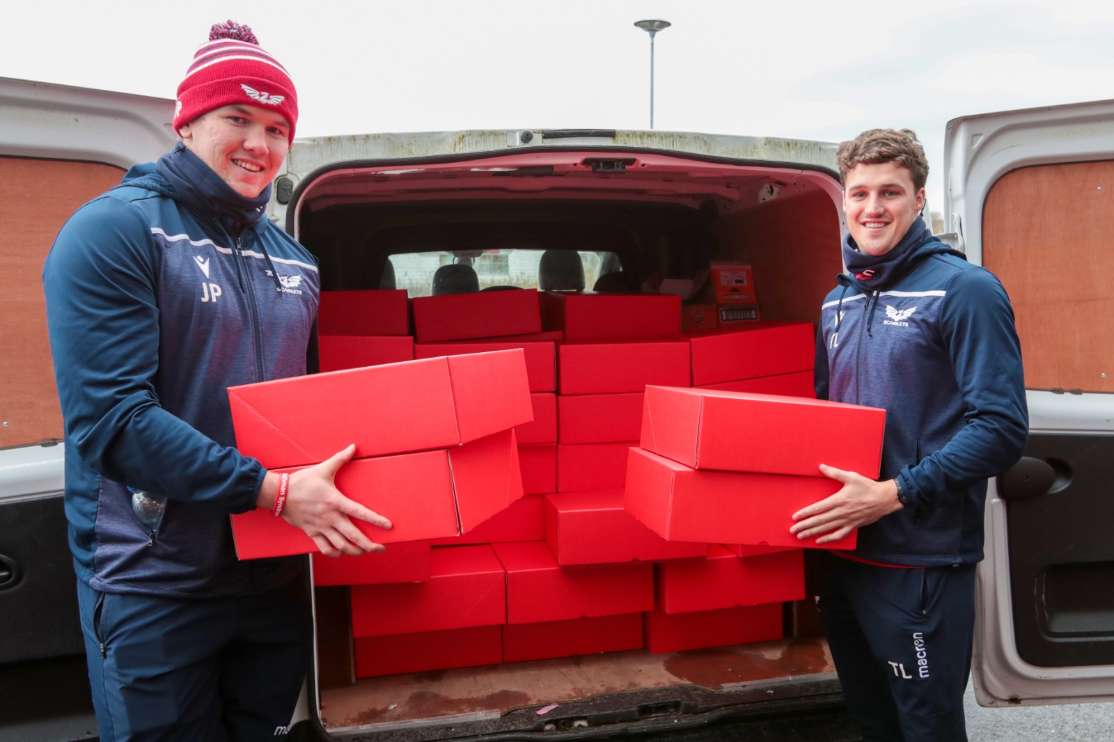 Scarlets and local clubs join forces to deliver Christmas hampers ...