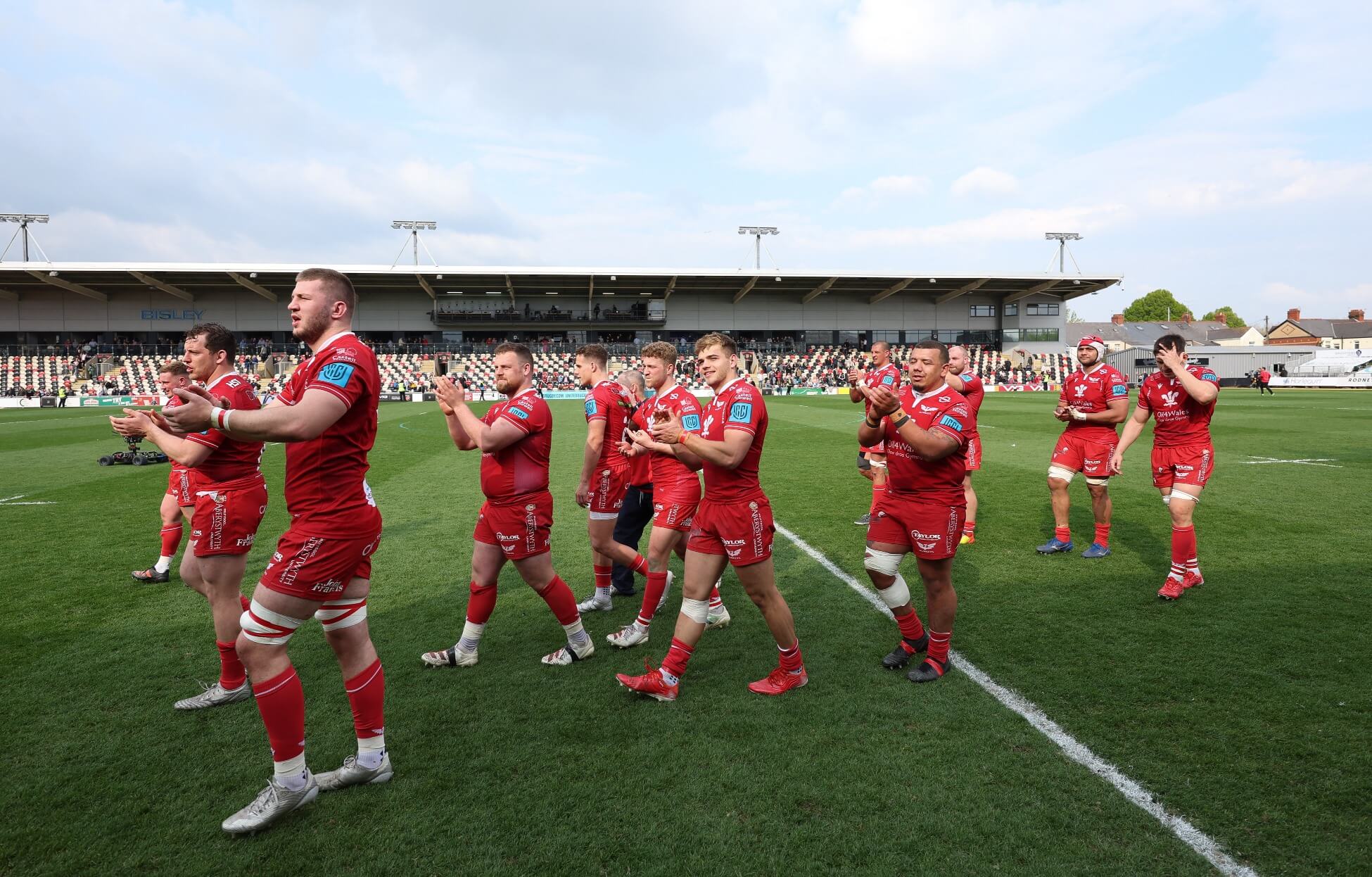 Dwayne Peel praises squad togetherness as Scarlets maintain top-eight ...