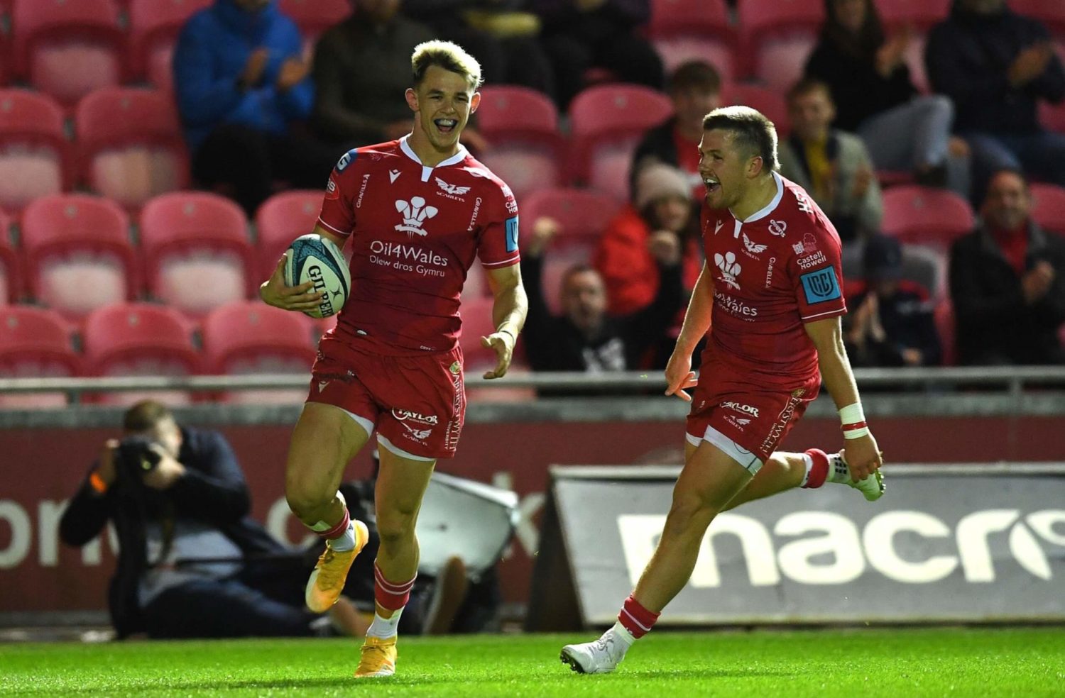 Tom Rogers signs new Scarlets contract - Scarlets Rugby