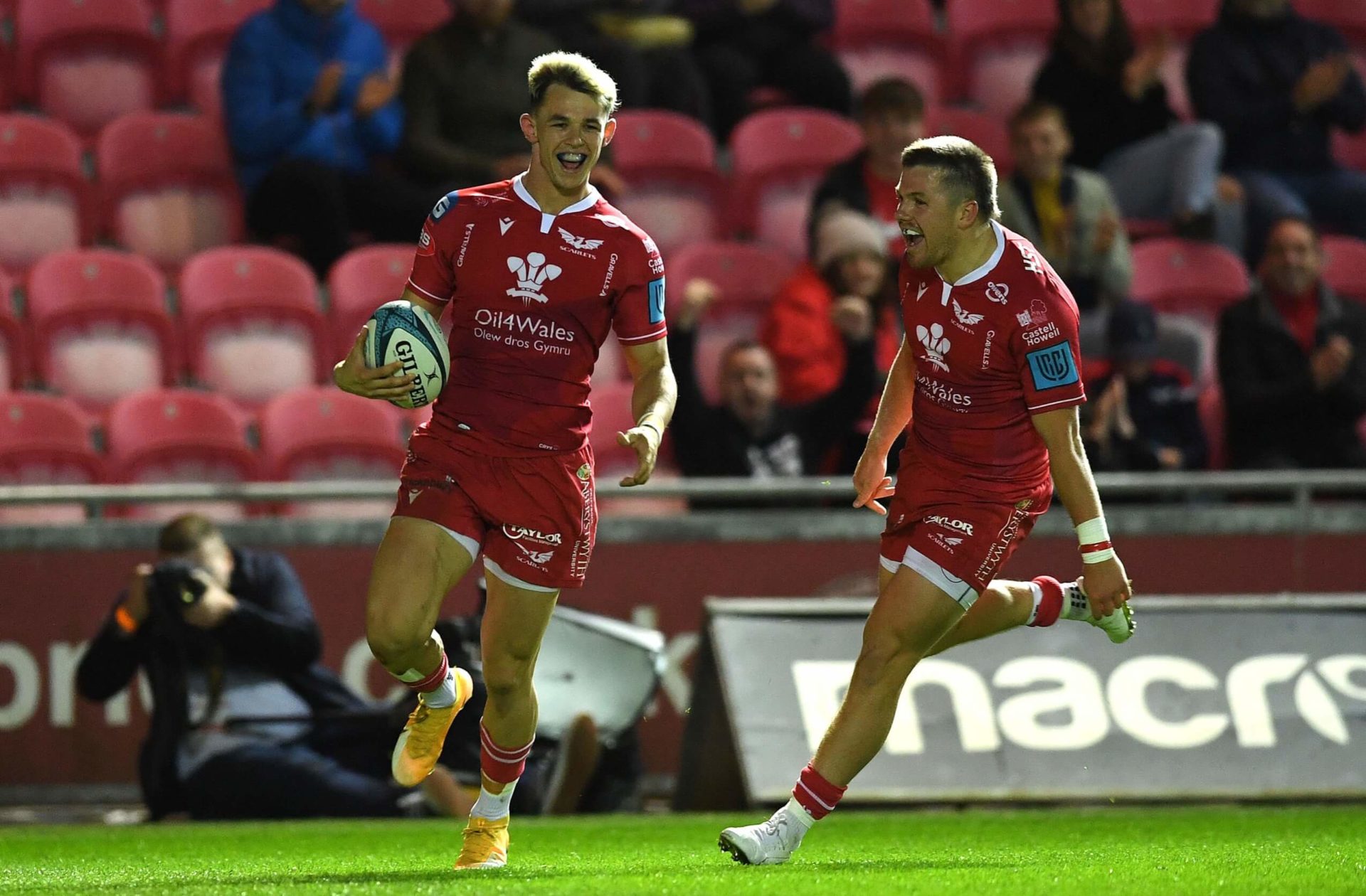 Tom Rogers signs new Scarlets contract - Scarlets Rugby
