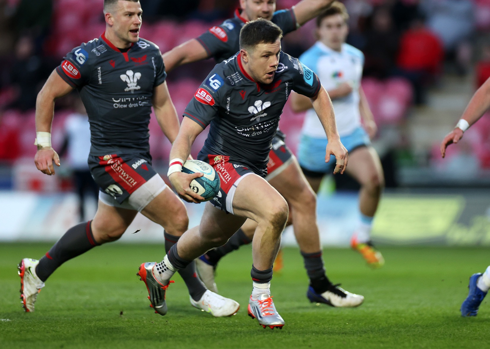 A new contract for Steff Evans! - Scarlets Rugby