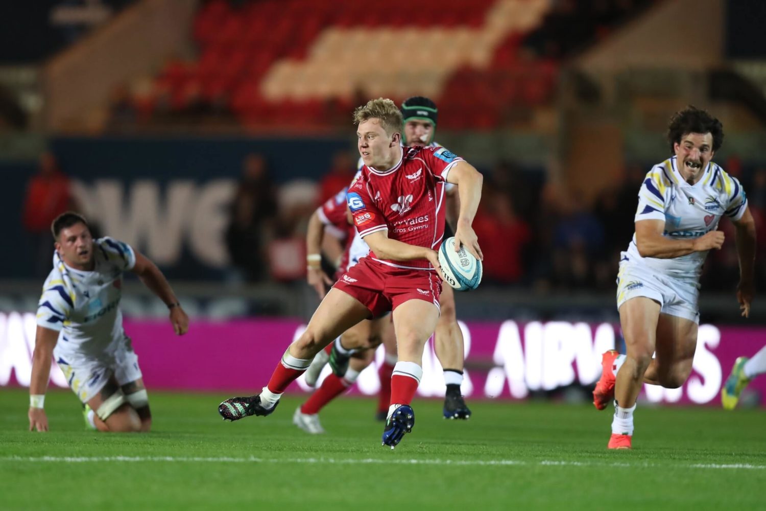 Sam Costelow and Dane Blacker join squad in South Africa - Scarlets Rugby