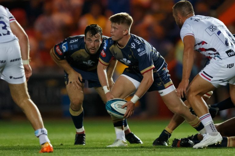 New contract for Archie Hughes - Scarlets Rugby