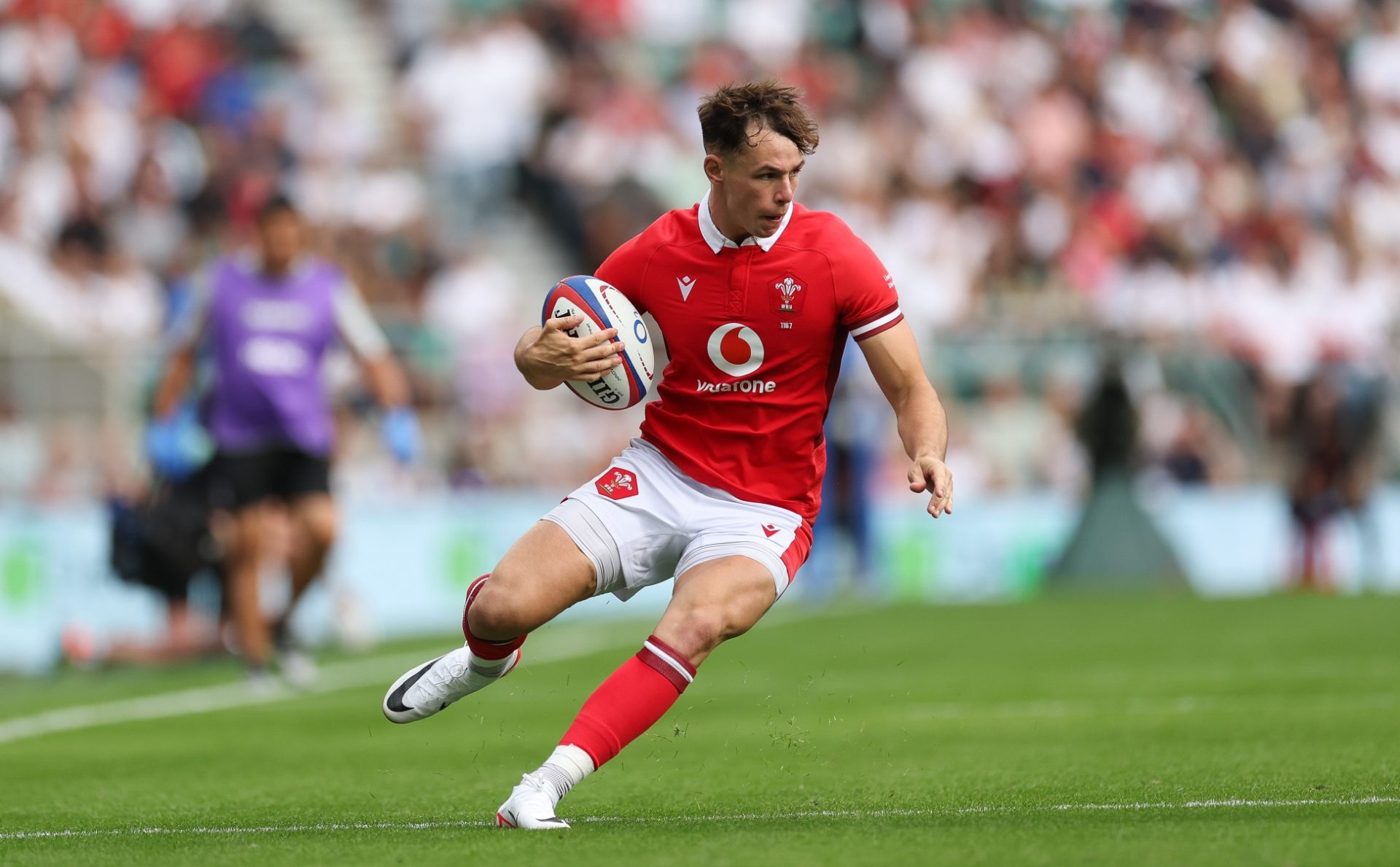 Sam Costelow and Tom Rogers drafted into Wales team - Scarlets Rugby