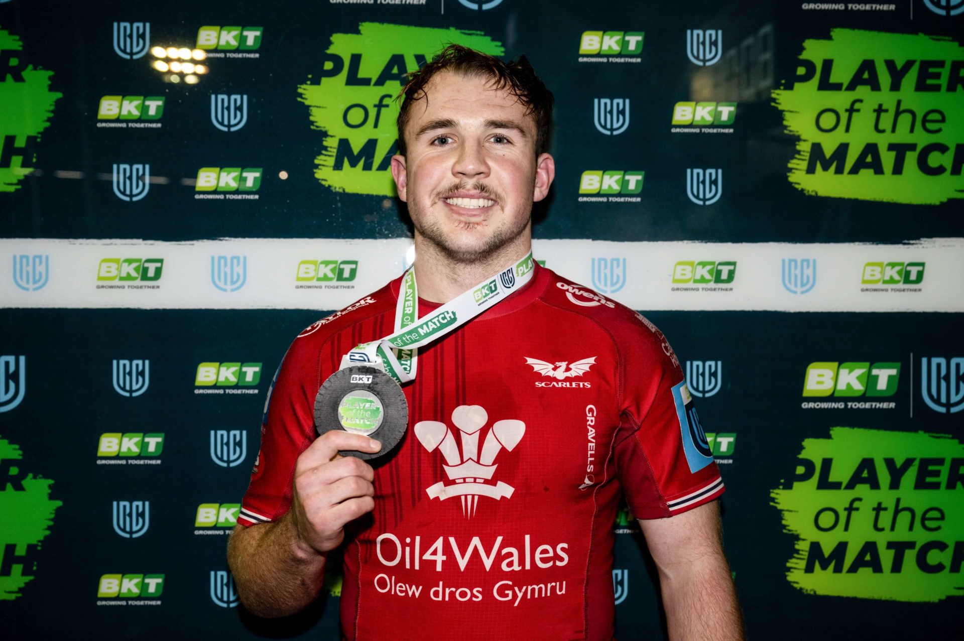 Box Office Lloyd dazzles in Cardiff - Scarlets Rugby