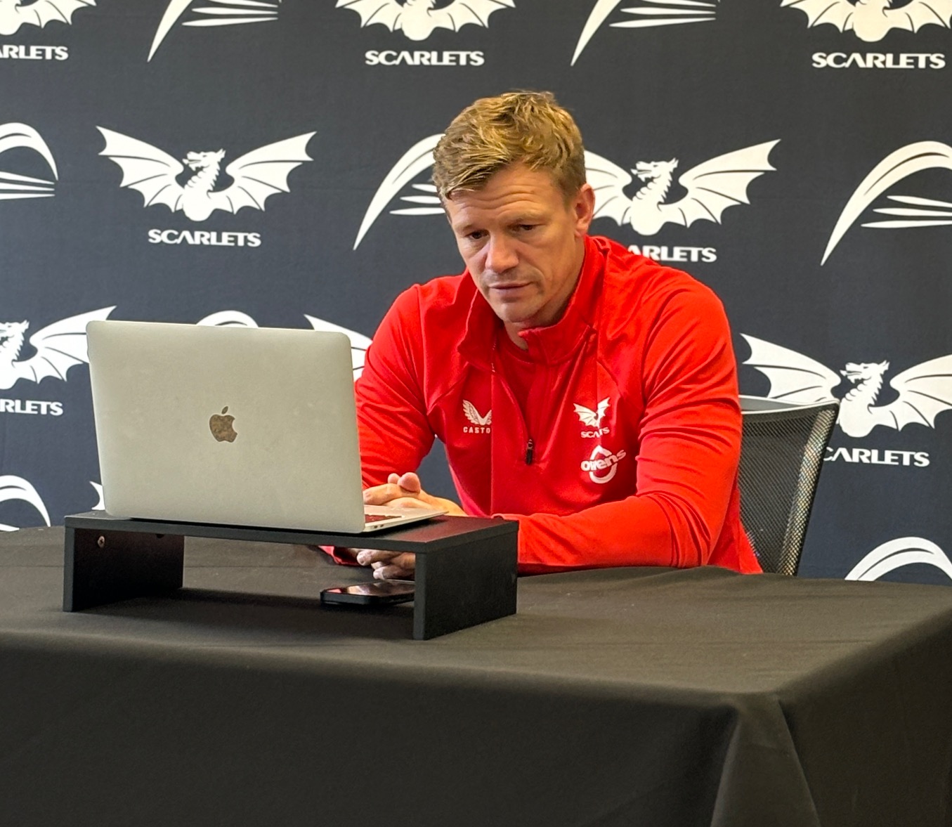 Press Pass: Dwayne speaks to media ahead of Cardiff clash - Scarlets Rugby