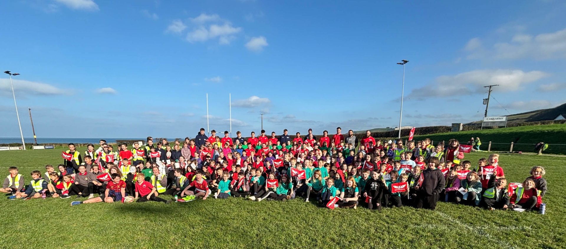 More than 250 schoolkids watch Scarlets train in Aberaeron - Scarlets Rugby