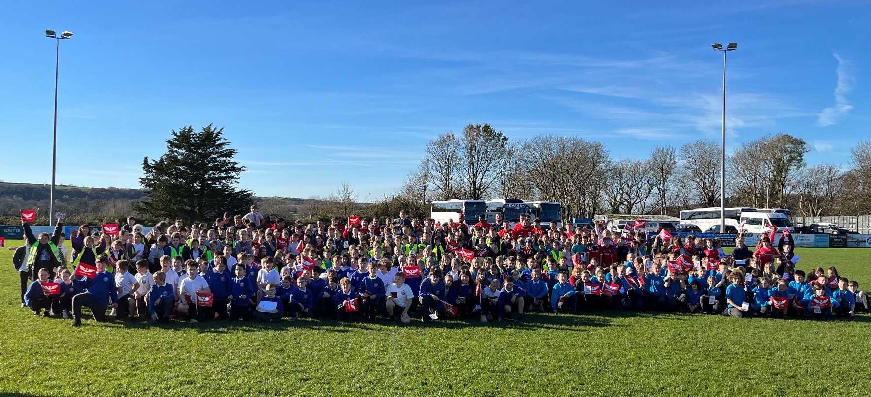 More than 500 pupils watch Scarlets train in Tenby sunshine! - Scarlets ...