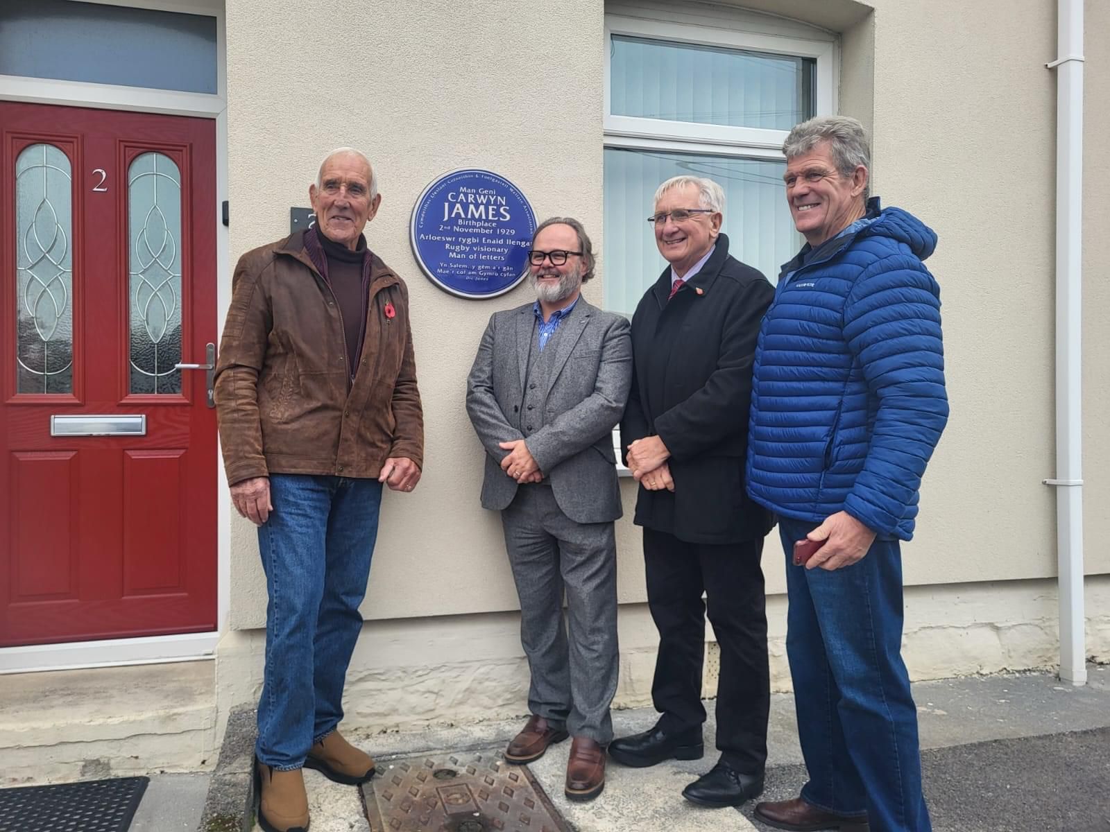 Scarlets legends honour Carwyn James on special day in Cefneithin ...