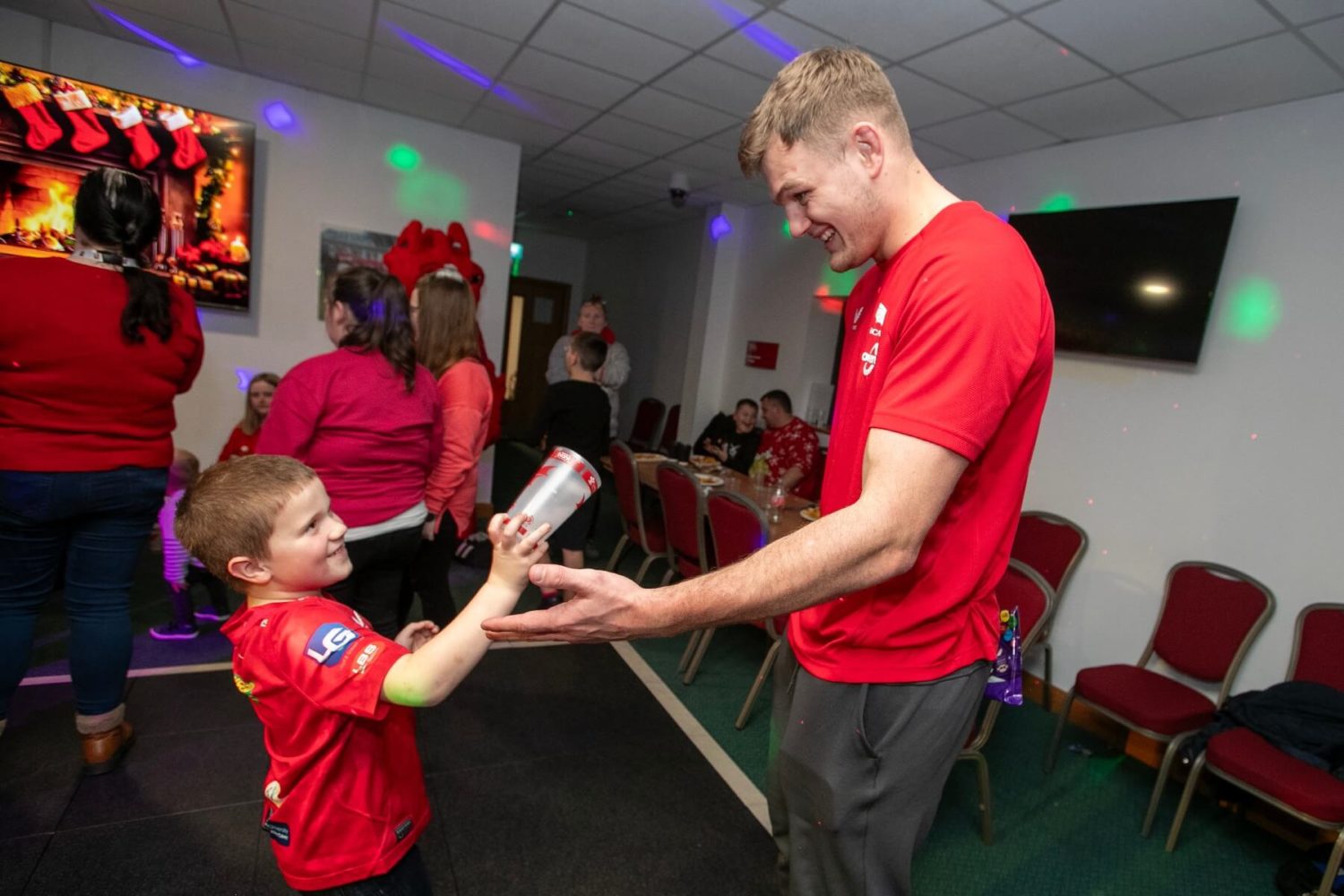Festive fun at Clwb Cochyn Christmas party - Scarlets Rugby