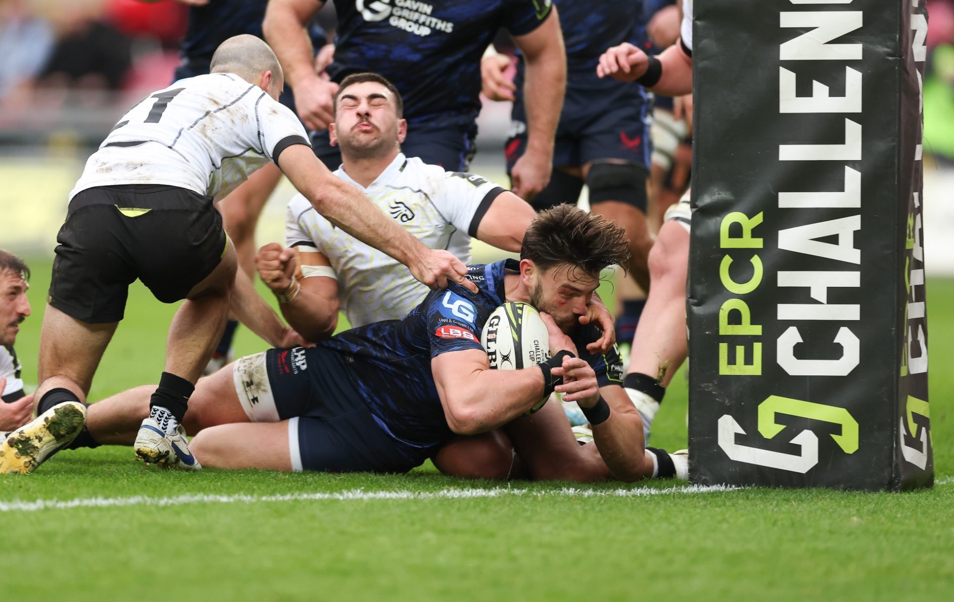 Johnny Williams: Midfield scrap is driving us all forward - Scarlets Rugby
