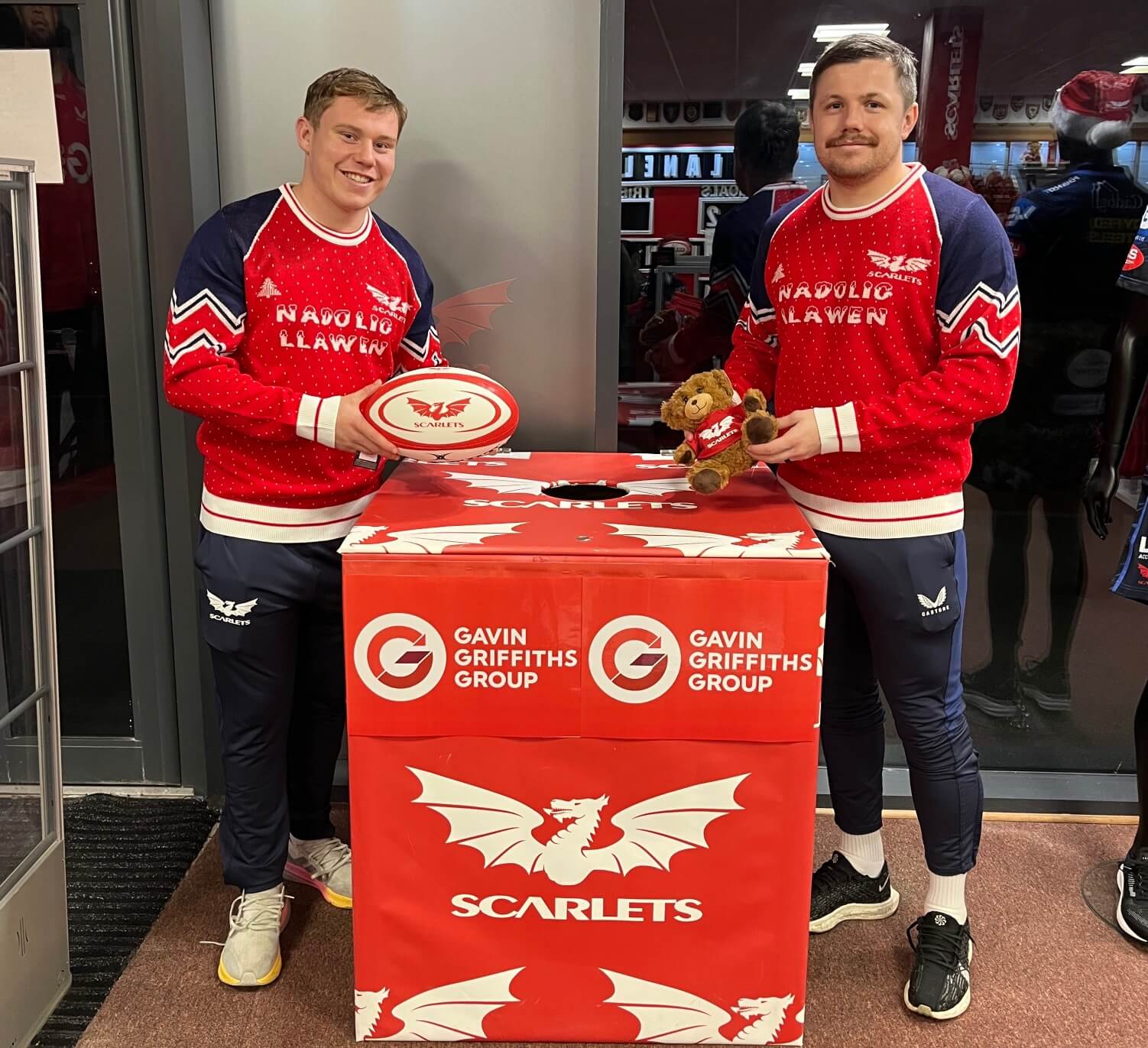 Scarlets support Gavin Griffiths Group ‘Fill a Skip’ toy campaign this ...