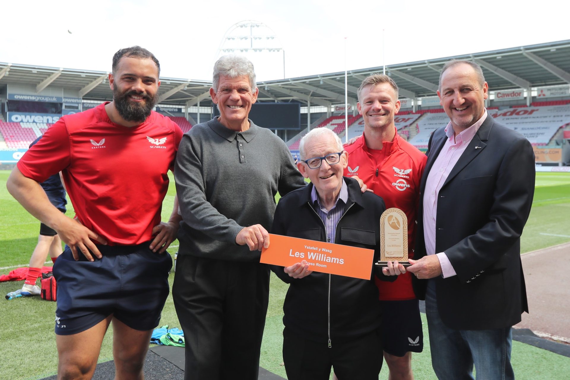 Scarlets honour historian Les Williams for 60 years service - Scarlets ...